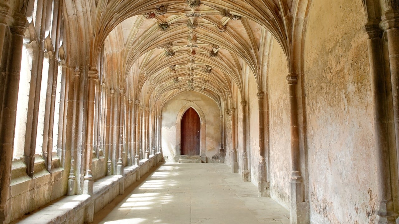 Lacock Abbey / Hogwarts Interior | Brit Movie - Harry Potter Location