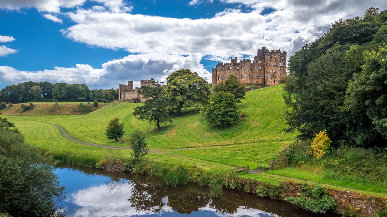 Alnwick Castle Tour - The Real Hogwarts from Harry Potter - Edinburgh ...